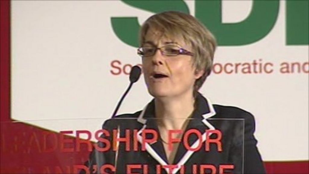 Margaret Ritchie: SDLP leader 'to face challenge' - BBC News