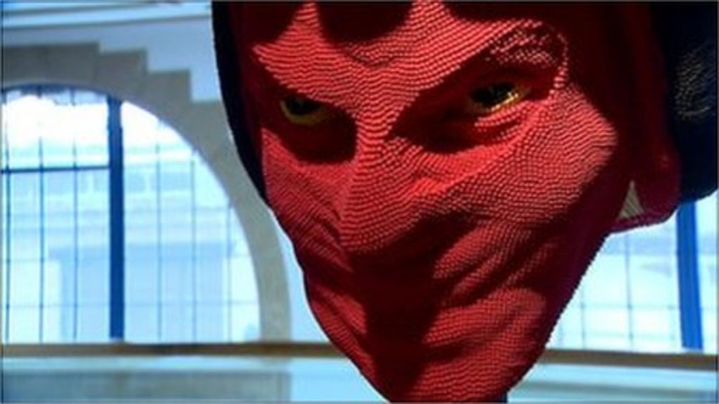 Artist David Mach turns Bible into modern art - BBC News