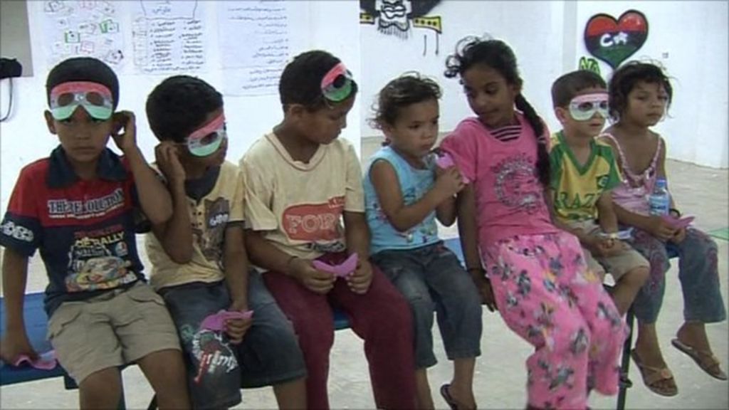 Libyan children struggle for normality - BBC News
