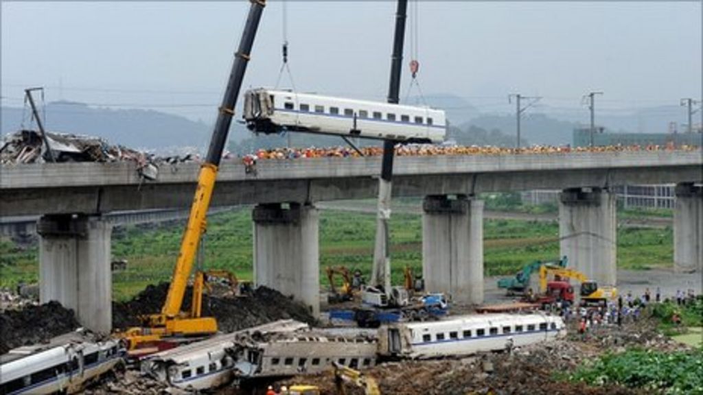 China train crash: Signal design flaw blamed - BBC News