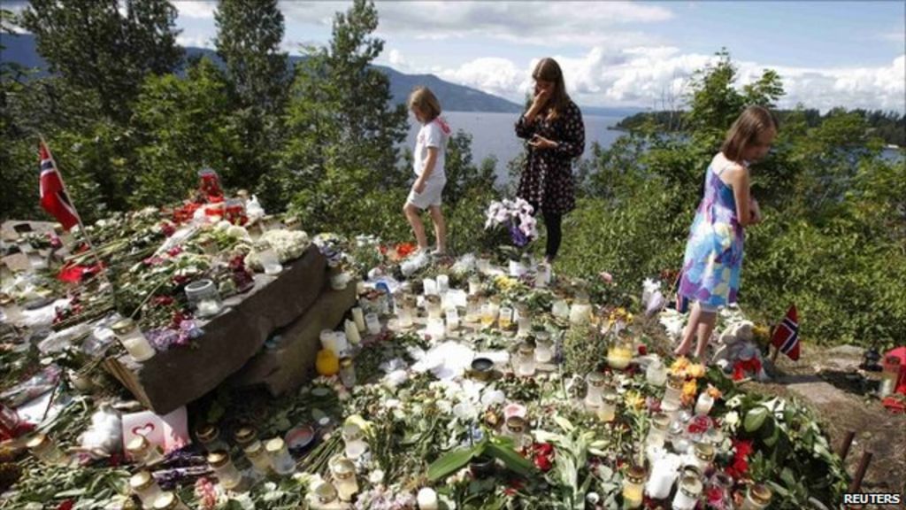 Police briefing on Norway attacks - BBC News