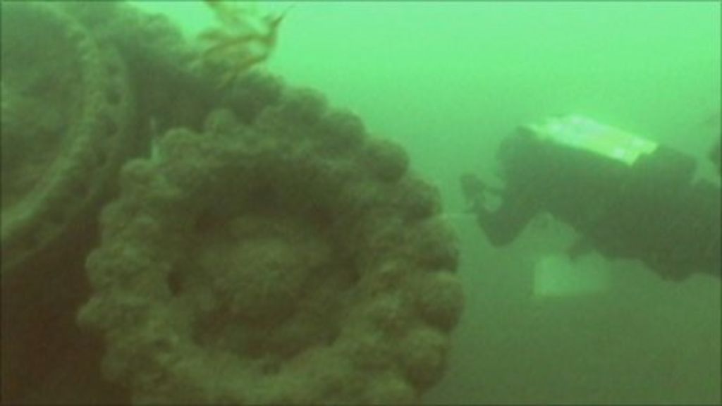 Isle of Wight's sunken World War II tanks studied - BBC News