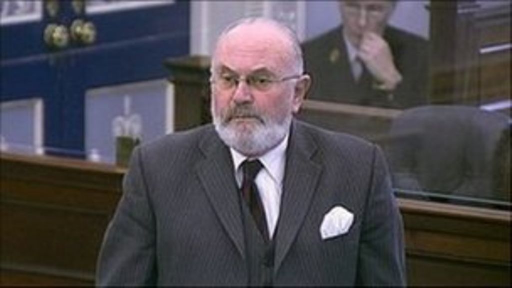 Irish Senator David Norris 'seriously ill with cancer' - BBC News