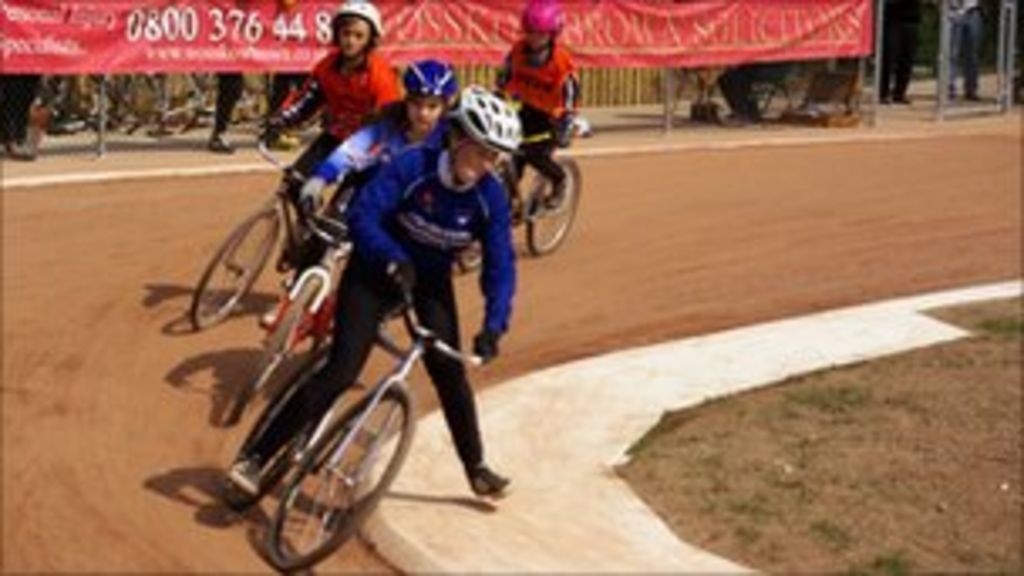 New £90,000 cycle speedway track opens in Sheffield - BBC News
