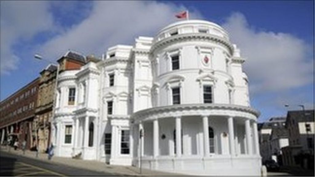 Isle of Man government reviews advertising budget - BBC News