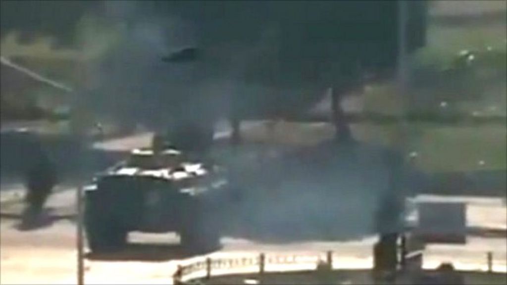 Syria unrest: Tanks 'reach the centre of Hama' - BBC News