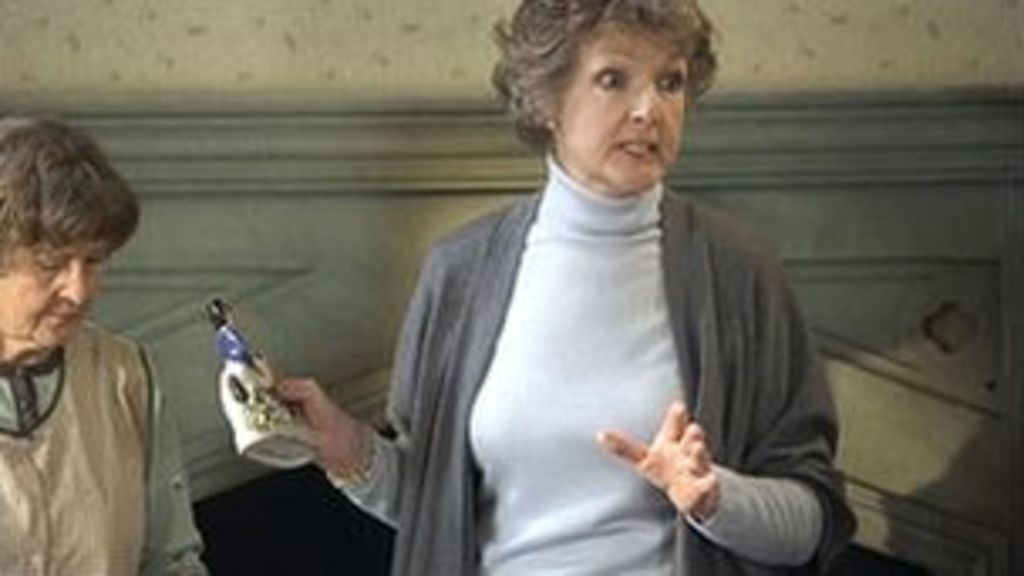 Penelope Keith hosts To The Manor Reborn at Avebury - BBC News