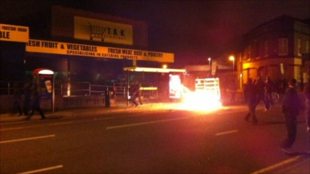 Liverpool: Hundreds of rioters go on rampage - BBC News