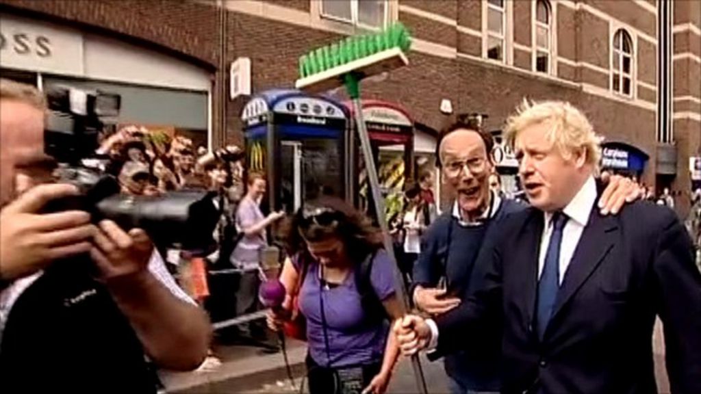 London Mayor Boris Johnson carries riot clean-up brush - BBC News