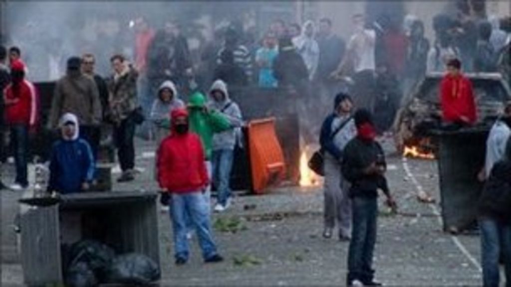 London riots: Teenagers 'lack hope' - BBC News