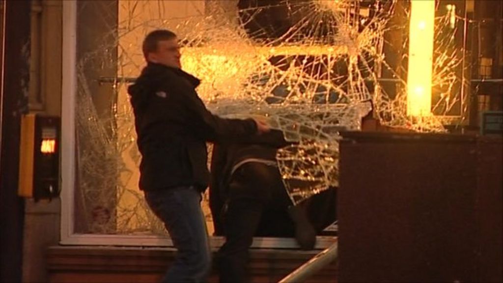 England riots: Reaction to another night of disorder - BBC News