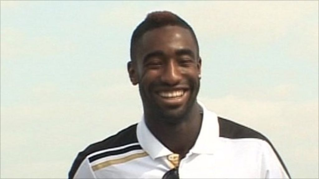 Arsenal defender helps underprivileged children in Senegal - BBC News