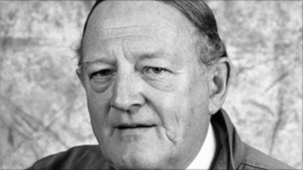 Broadcaster Robert Robinson dies at 83 - BBC News