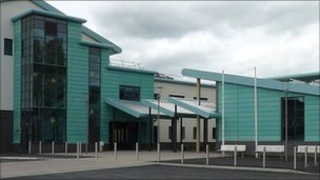 Selby civic centre contents to be sold - BBC News