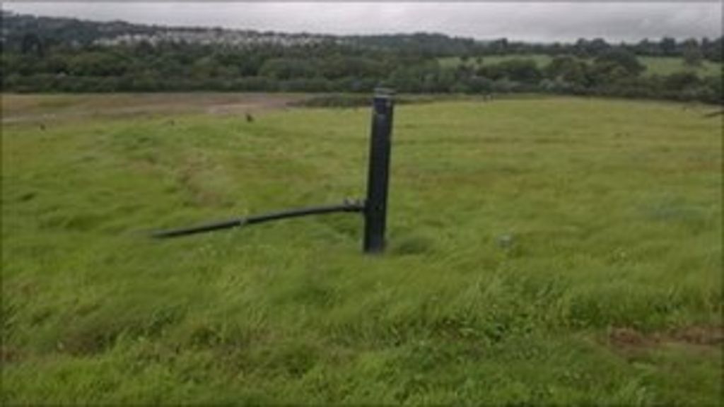 Plymouth's Chelson Meadow tip restored to grassland - BBC News
