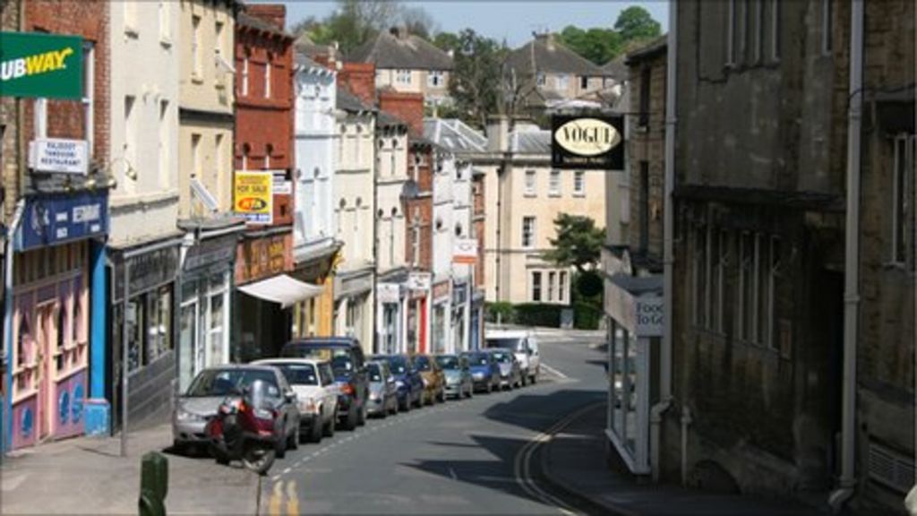 Stroud town centre traffic flow reversed - BBC News