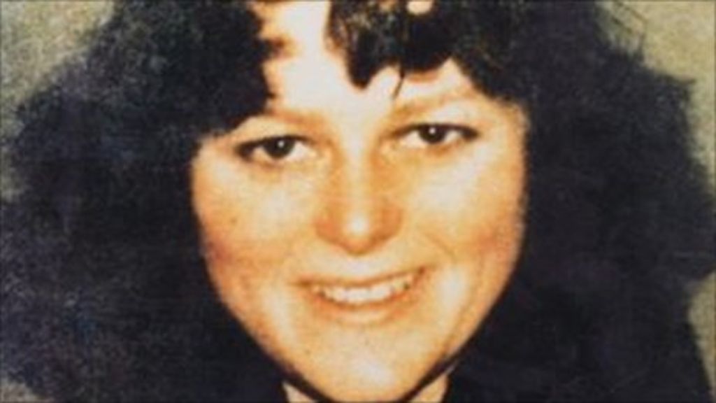 Lewis family's 30-year search for Aberdeen student - BBC News