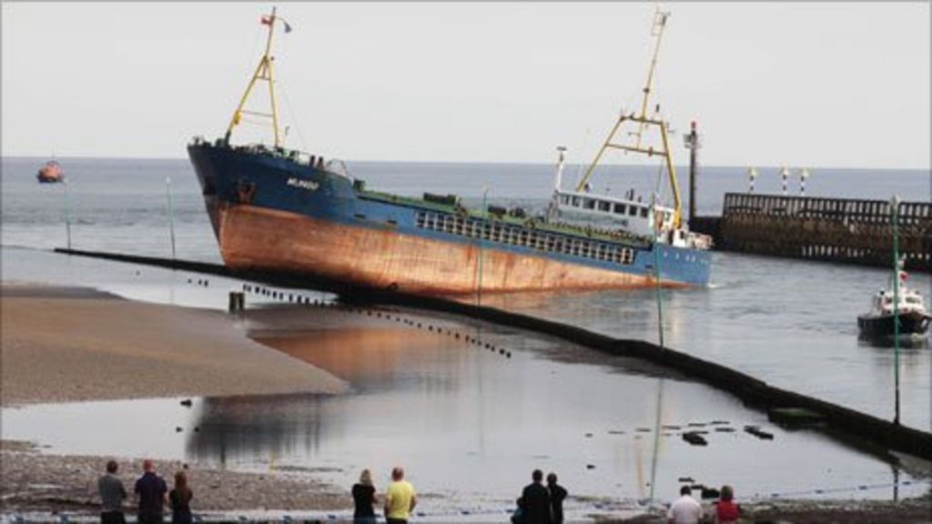 Cargo ship stranded in Littlehampton Harbour refloated - BBC News