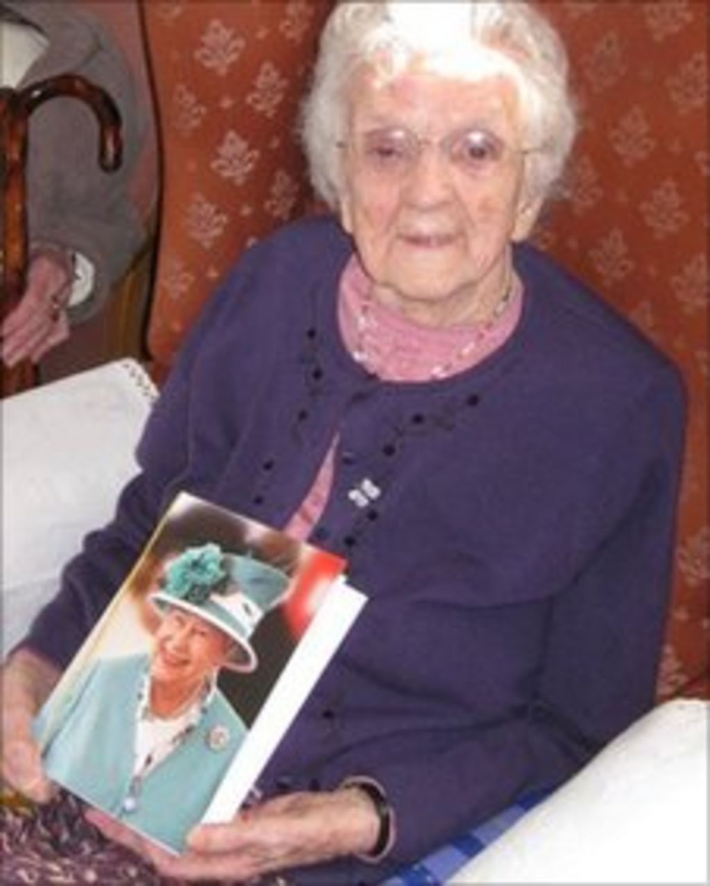 One of Wales' oldest women, Enid Williams, dies at 109 - BBC News