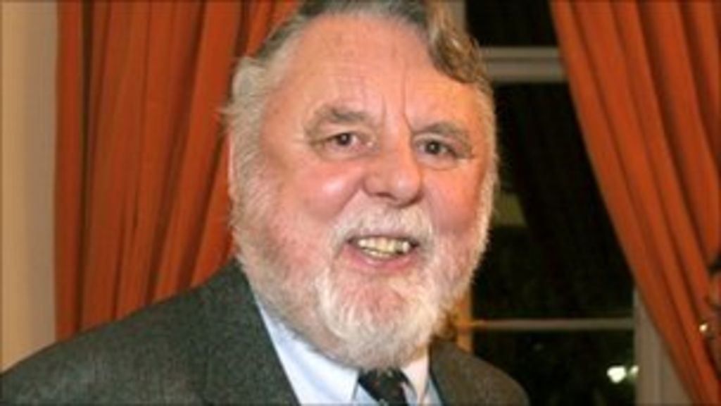 Terry Waite supporting homeless - BBC News