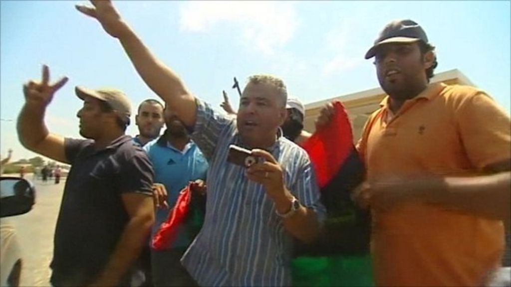 Three days in the battle for Tripoli - BBC News