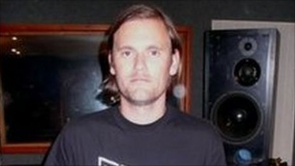 Portishead band members to raise money for football club - BBC News