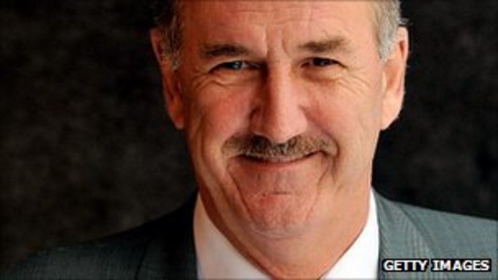 Russ Abbot to play Tommy Cooper in BBC drama - BBC News