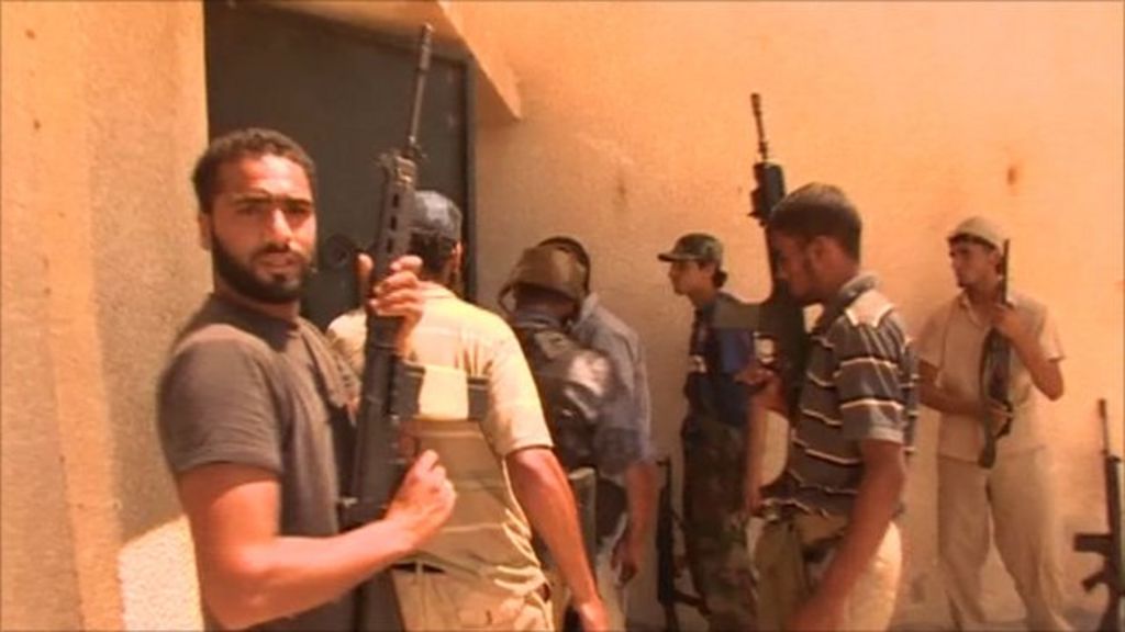 Libya: Tripoli rebels search for Gaddafi loyalists - BBC News
