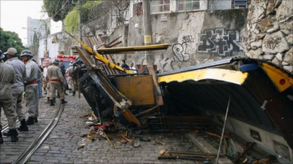 Five die in Rio de Janeiro tram derailment - BBC News