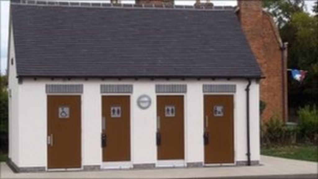 New public toilets opened in Tewkesbury - BBC News