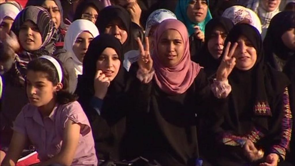 Libyans celebrate Eid al-Fitr in post-Gaddafi climate - BBC News