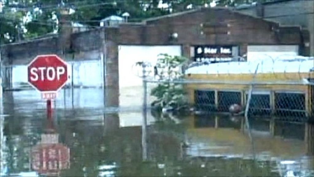 Irene floods in North Carolina and New York 'disaster' - BBC News