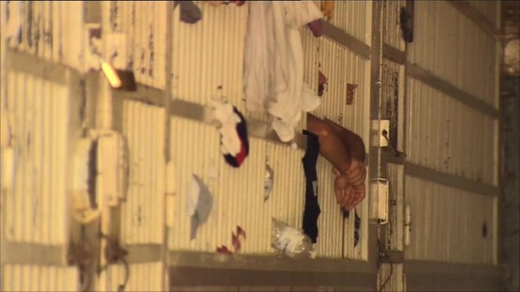 Gaddafi loyalists 'forced to kill' by soldiers - BBC News