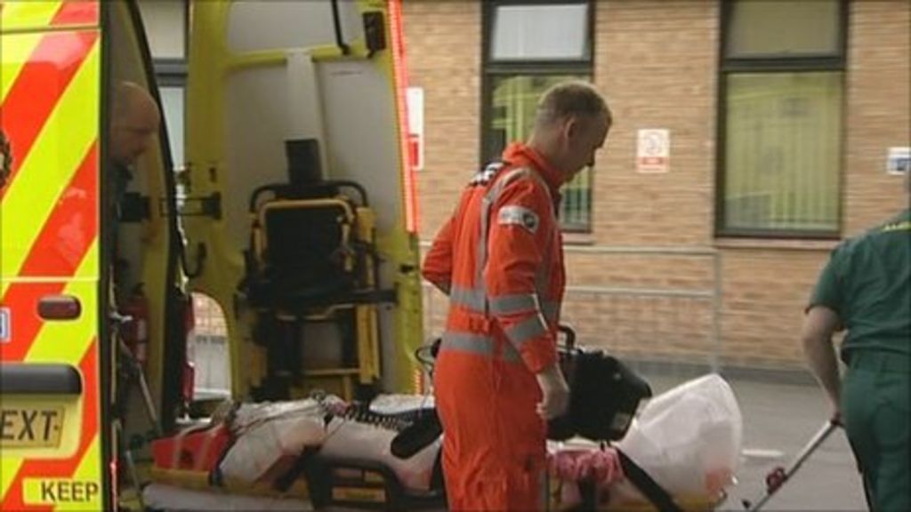 East Midlands ambulance handover time increase - BBC News