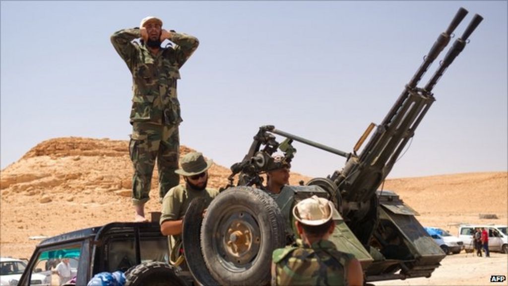 Libya conflict: New fighting in town of Bani Walid - BBC News