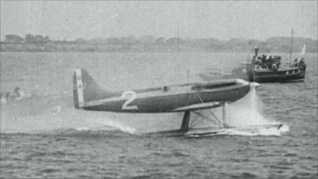 Seaplanes retrace classic Schneider Trophy race route - BBC News