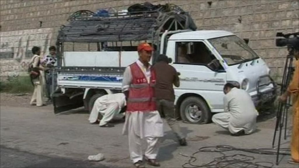 At least five children killed in Pakistan bus attack - BBC News