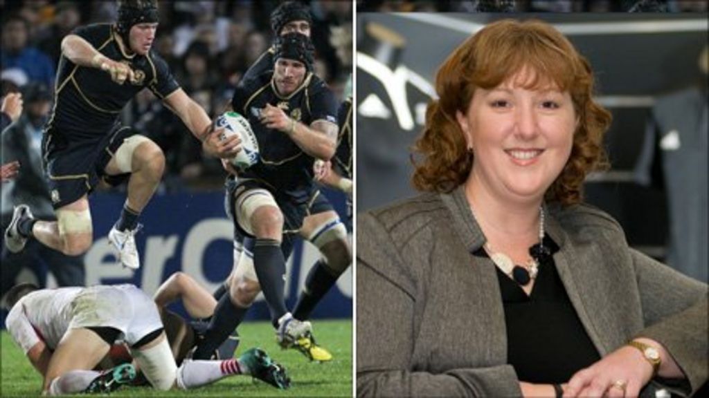 Women in the front row at 2011 Rugby Union World Cup - BBC News