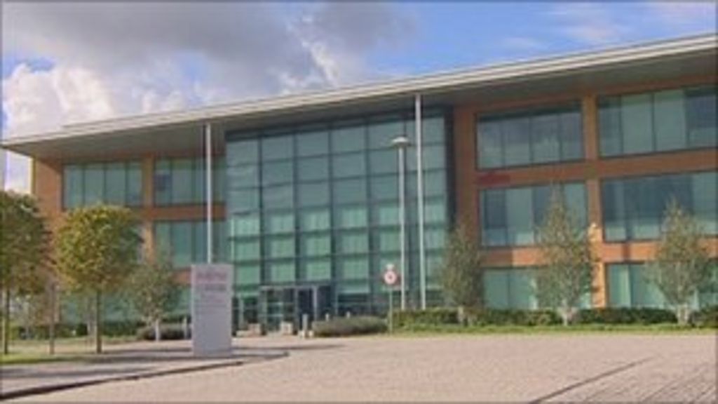 Fujitsu workers picket Manchester's Central Park office - BBC News
