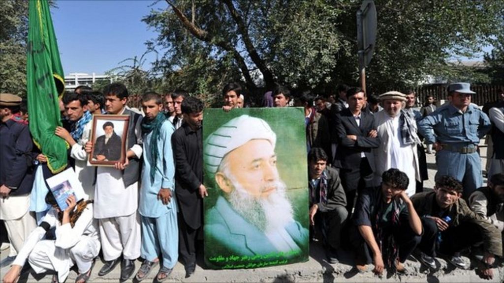 Afghans mourn outside Burhanuddin Rabbani house - BBC News