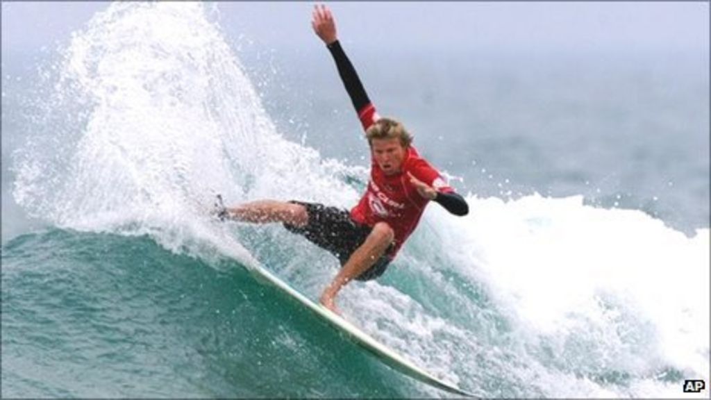 Borth's barrier reef attracts surfers to Cardigan Bay - BBC News
