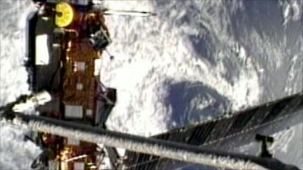 Satellite due to 'crash' on Earth - BBC News