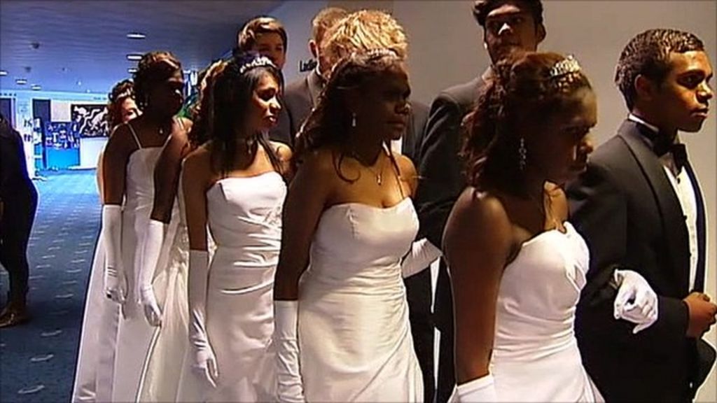 Aborigines celebrate debutantes' ball 60th anniversary - BBC News