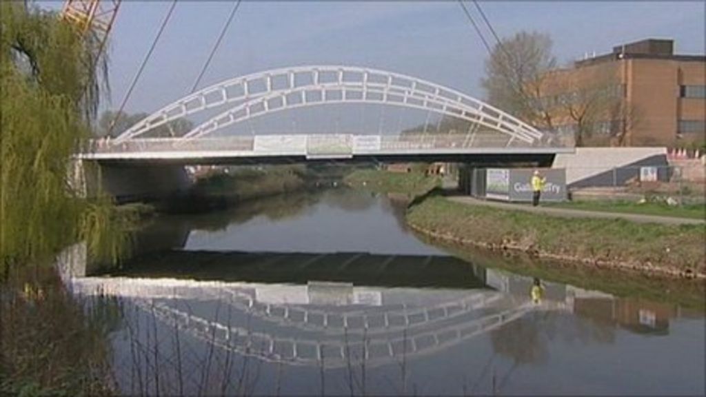 Taunton's new £1.5m bridge opens - BBC News