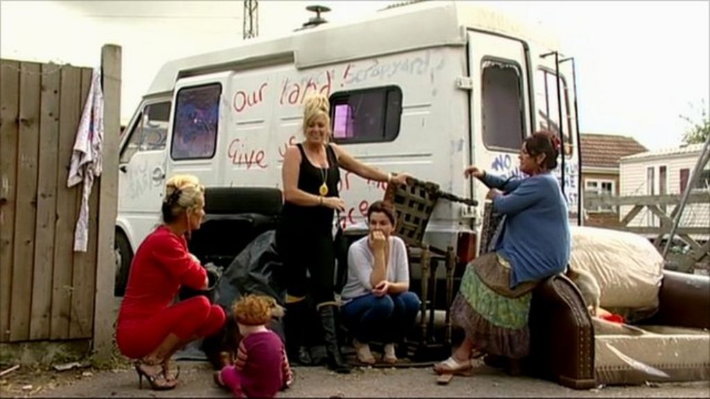 Dale Farm: Travellers 'win' latest round in eviction fight - BBC News