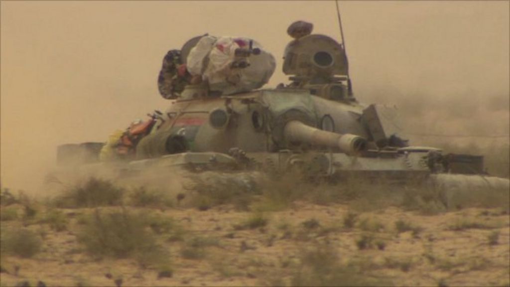 Libya: Rocket fire exchanged in Sirte fighting - BBC News