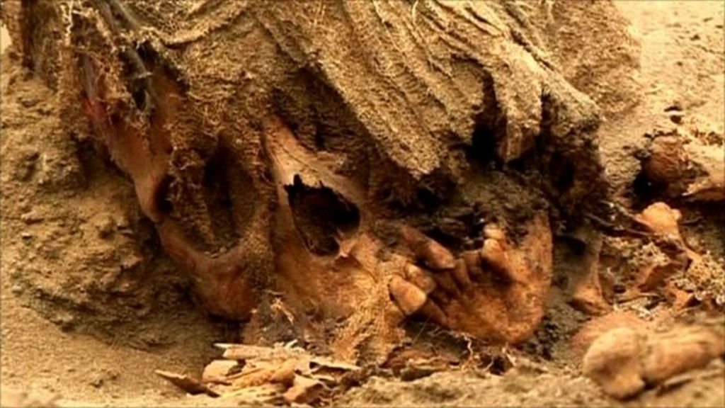 Pre-Incan human sacrifices unearthed in Peru - BBC News