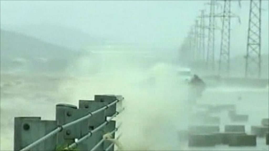 Typhoon Nesat hits southern China - BBC News