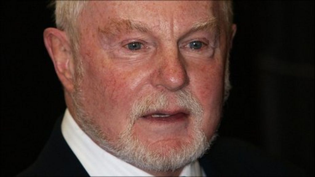 King Lear lands Derek Jacobi theatre award nomination - BBC News