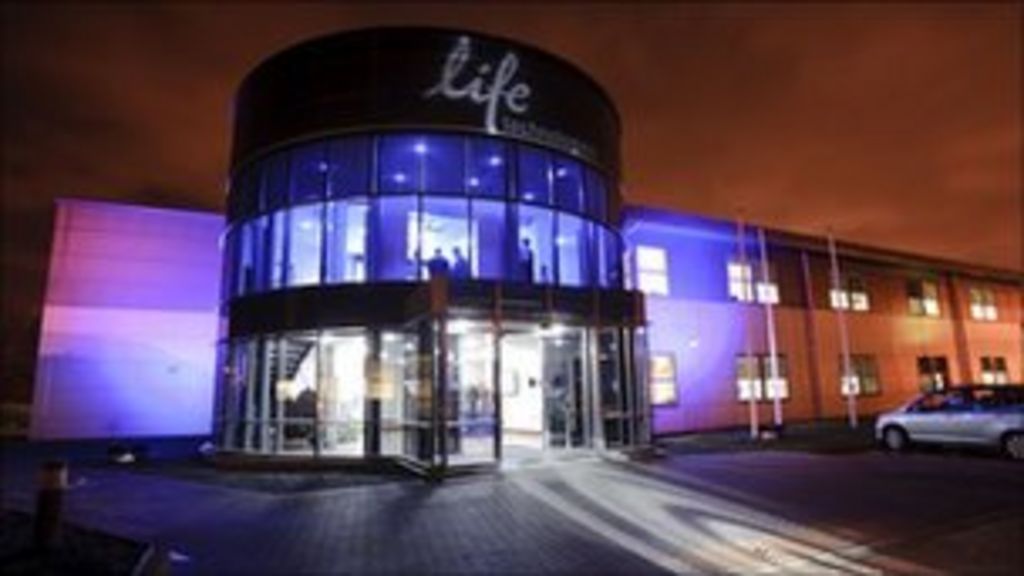 Life Technologies may site new factory in Renfrewshire - BBC News